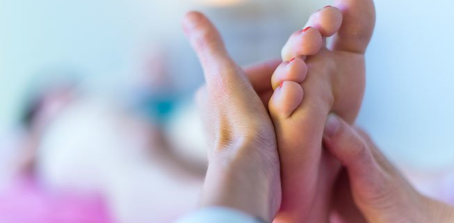 O que é, afinal, e para que serve a reflexologia? - Pluriform